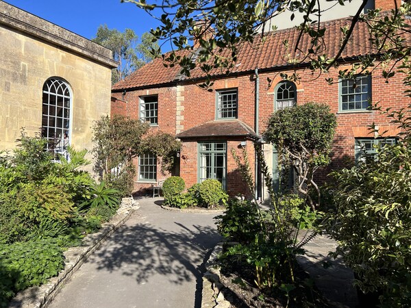 Kylemore - Glastonbury