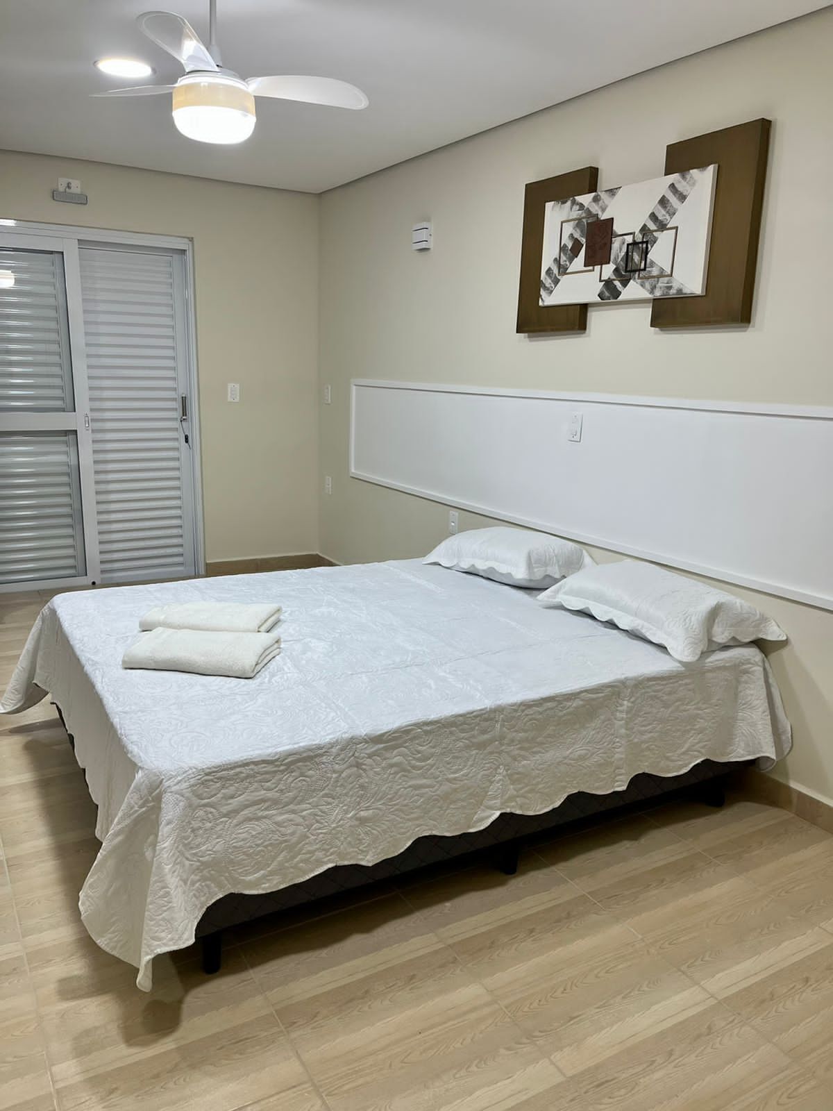 Wi-Fi de cortesia, roupa de cama