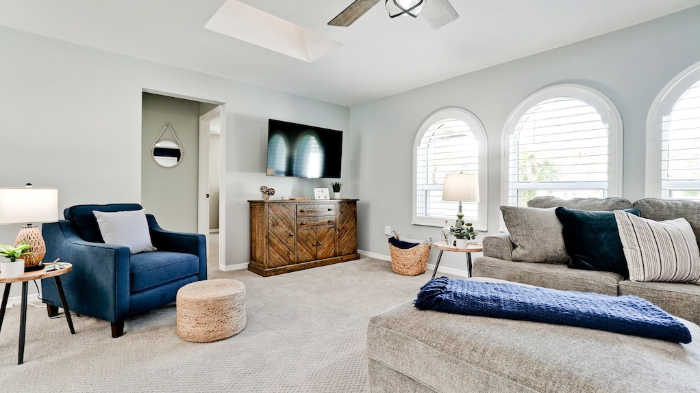 4-bedroom Dog-friendly Home, Just 13 Miles From Siesta Key Beach! Private Pool - Sarasota, FL