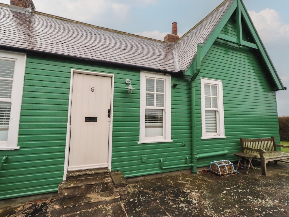 Armstrong Cottages No6 - Bamburgh