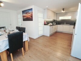 Casa de campo | Cozinha privada | Lava-louças, talheres/pratos/utensílios de cozinha