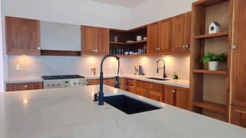 1 quarto, roupa de alta qualidade, edredões de penas, cofre no quarto