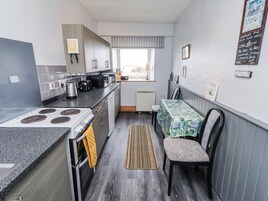 Casa de Campo | Cozinha privada | Um frigorífico, utensílios de cozinha 