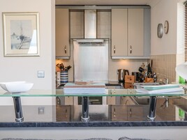 Casa de campo | Cozinha privada | Geladeira, lava-louças, talheres/pratos/utensílios de cozinha