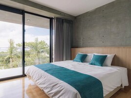 Condo luxo | 2 quartos, escrivaninha, Wi-Fi de cortesia, roupa de cama