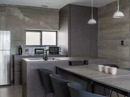 Condo (2) | 2 quartos, escrivaninha, Wi-Fi de cortesia, roupa de cama