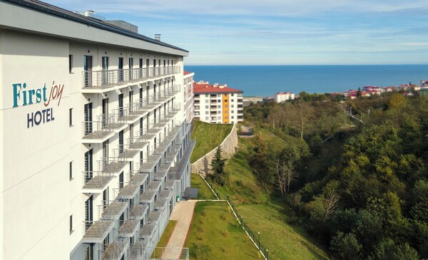 First Joy Hotel - Trebisonda
