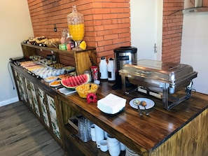 Pequeno-almoço tipo buffet diário incluído