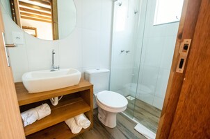 Suite Premium | Casa de banho | Um secador de cabelo, toalhas fornecidas, sabão, champô 