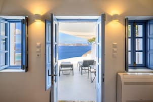 Vila luxo, 1 quarto, banheira de imersão, vista para o mar | Banheiro | Produtos de toalete grátis, secador de cabelo, roupões de banho