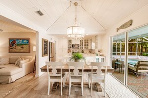 447 Avenida De Mayo, Siesta Key, FL W/Pool | Opções para refeição no quarto