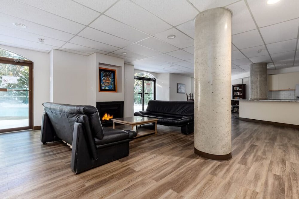 The Maple | Ski-in Ski-out 1 Bed W/ Hot Tub, Pool, Sauna, And Fireplace - Whistler