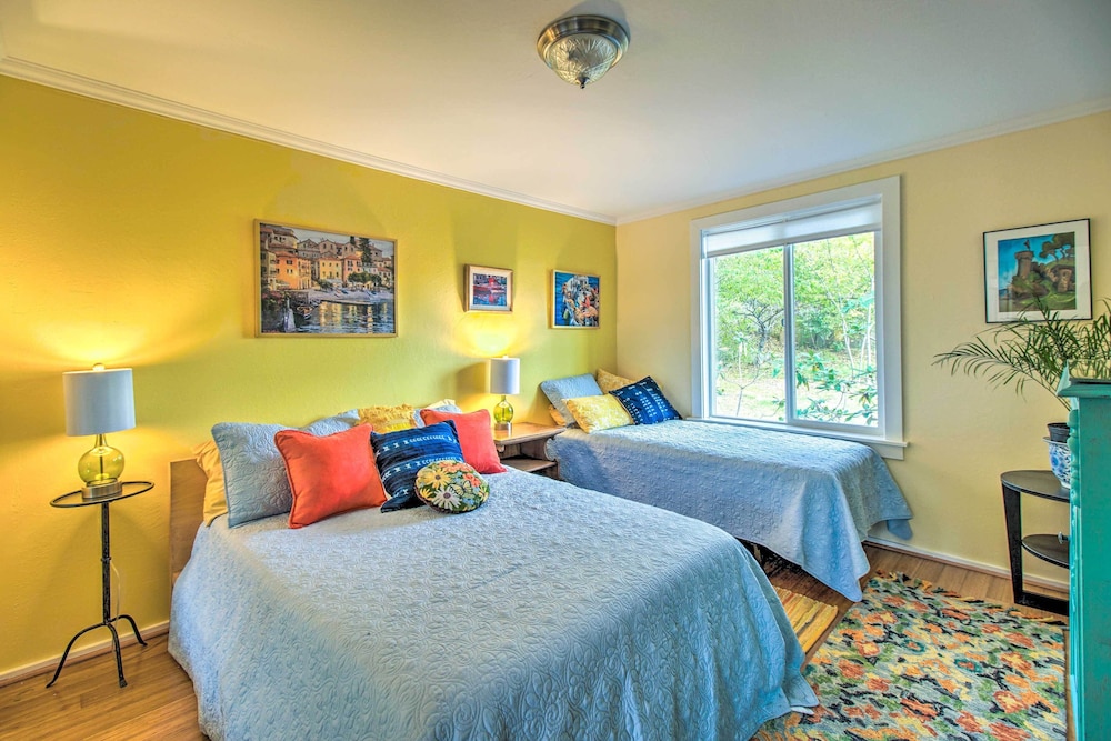 ‘Villa Verona’ Beach Retreat w/ Outdoor Space - Cleone | Vrbo