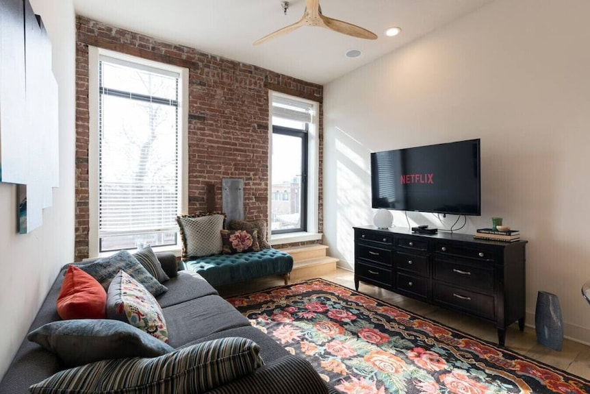 Best Apartment In Westport Kansas City - Kansas City