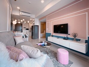 Apartamento Superior | Sala de estar | Televisor de 42 polegadas com canais digitais 