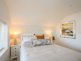 5 quartos, com decoração personalizada, com mobília individualizada 