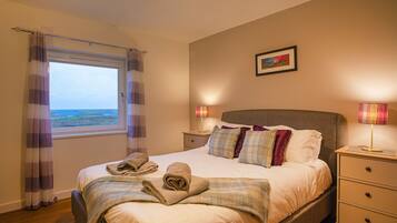 3 quartos, com decoração personalizada, com mobília individualizada