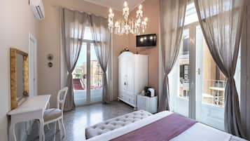 Quarto Deluxe | Roupa hipoalergénica, edredões de penas, camas de colchão viscoelástico