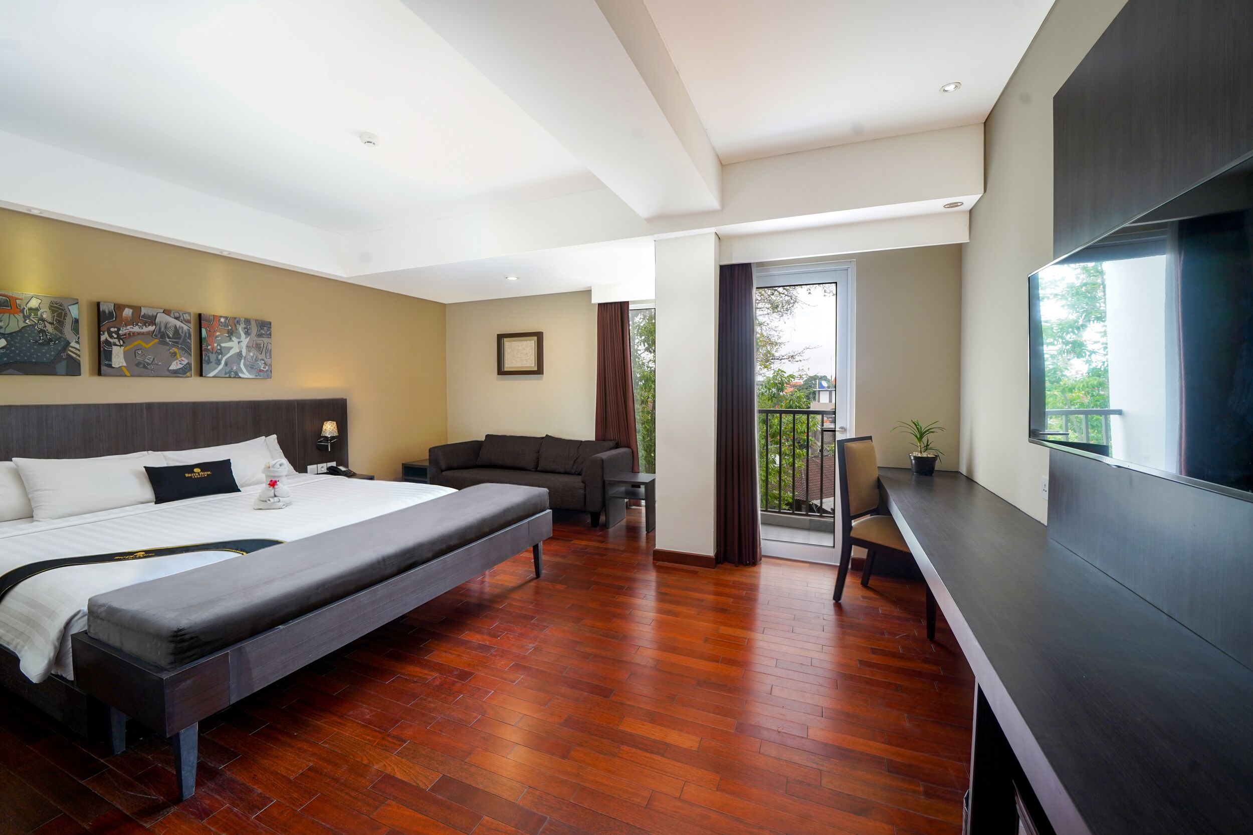 Quarto Júnior | Secretária, Wi-fi grátis, roupa de cama fornecida 