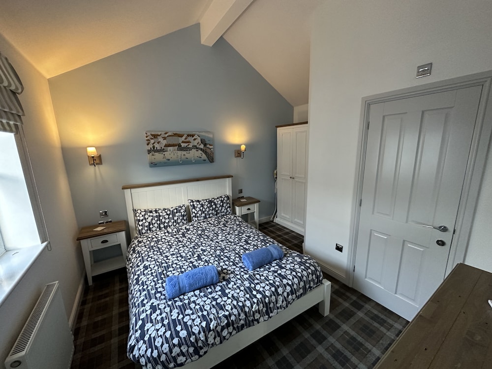 Stunning Beach House - Sleeping 4 In 2 Bedrooms - Pool And Beach Access Included. - Filey
