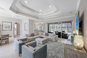 Casa, várias camas (Home with pool/spa, ping pong and ste) | Interior