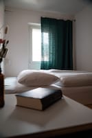 Quarto casal (Micro) | Roupas de cama antialérgicas, cortinas blackout, quartos à prova de som