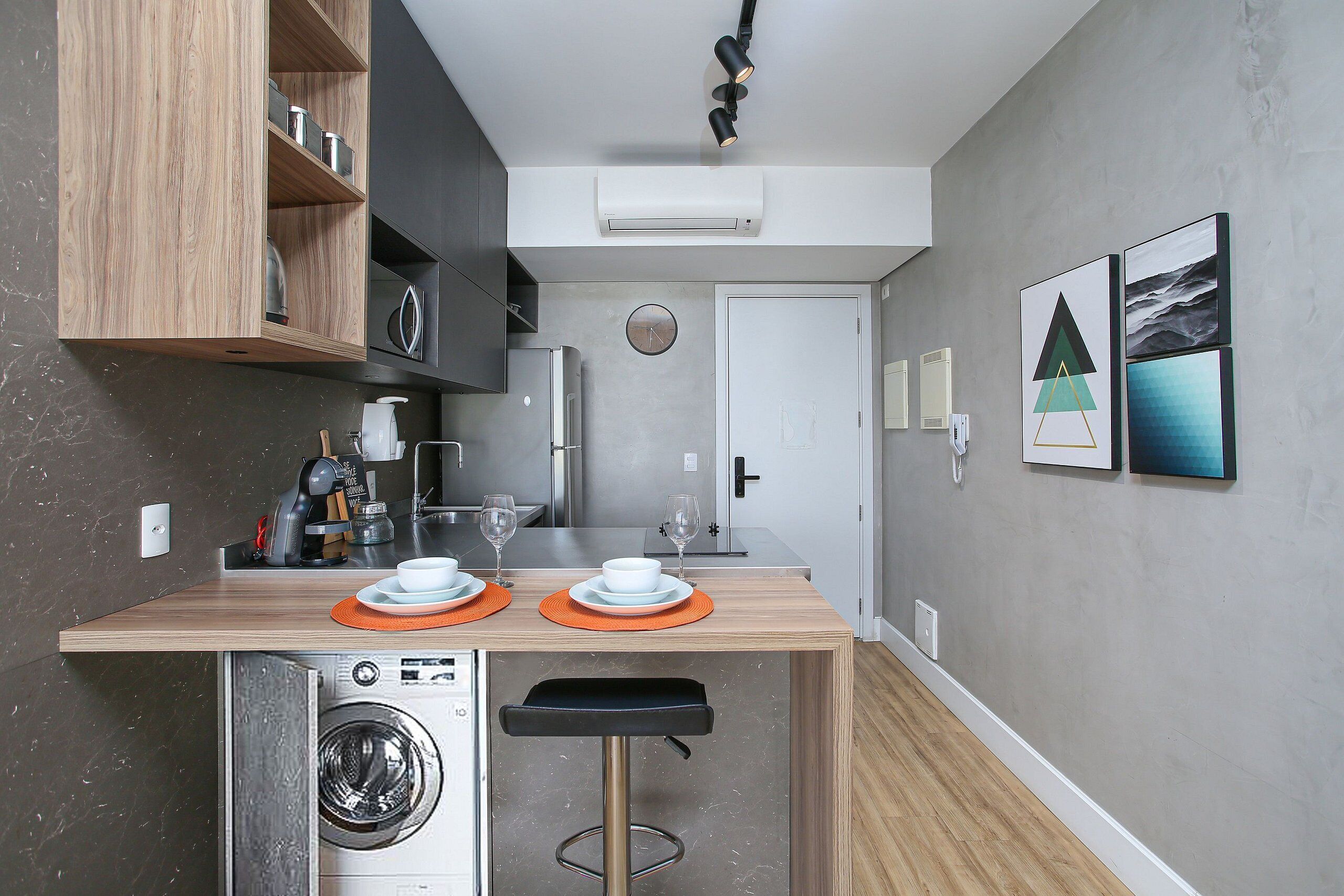 Apartamento | Cozinha privada | Um frigorífico, um micro-ondas, uma placa de cozinha 