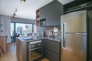 Apartamento | Cozinha privada | Máquina de café expresso, geladeira, micro-ondas, cooktop