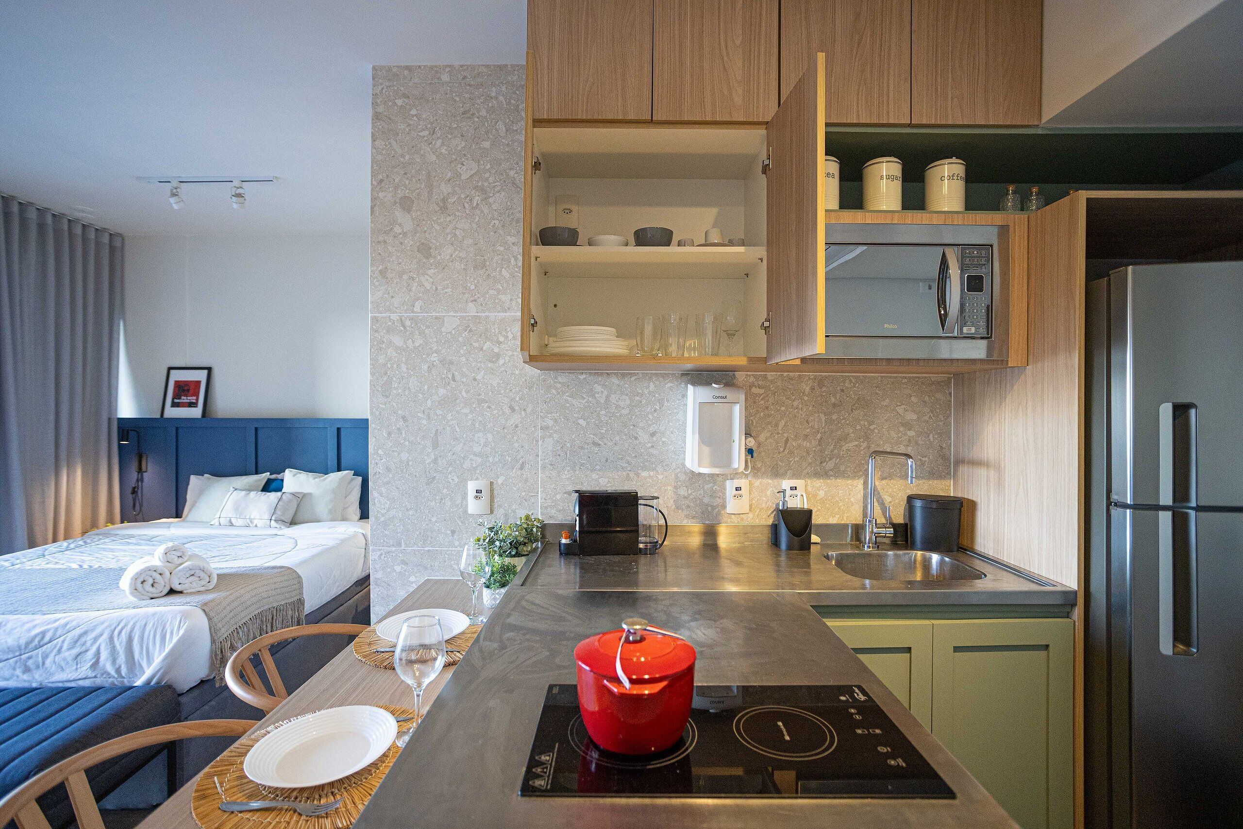 Apartamento | Cozinha privada | Um frigorífico, um micro-ondas, uma placa de cozinha 
