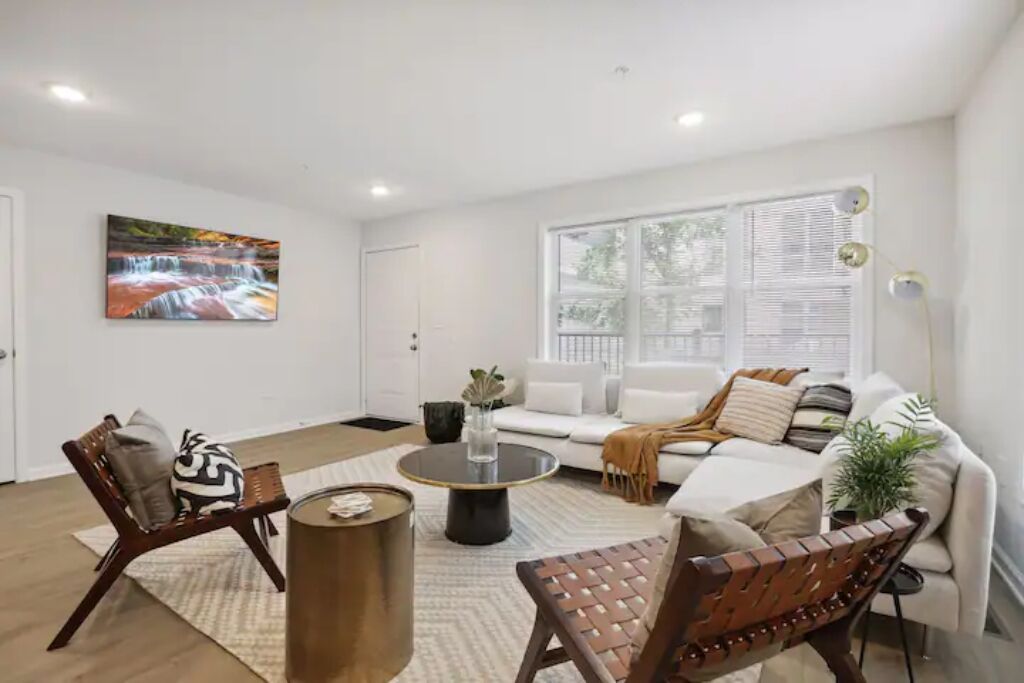 New Insta-worthy Home Steps From The Lakes - Minneapolis, MN