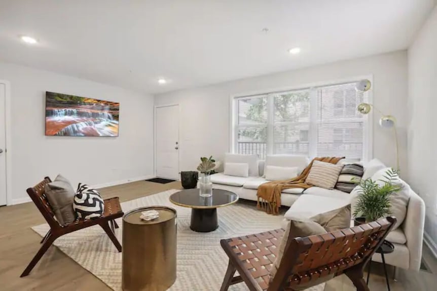 New Insta-worthy Home Steps From The Lakes - Minneapolis, MN