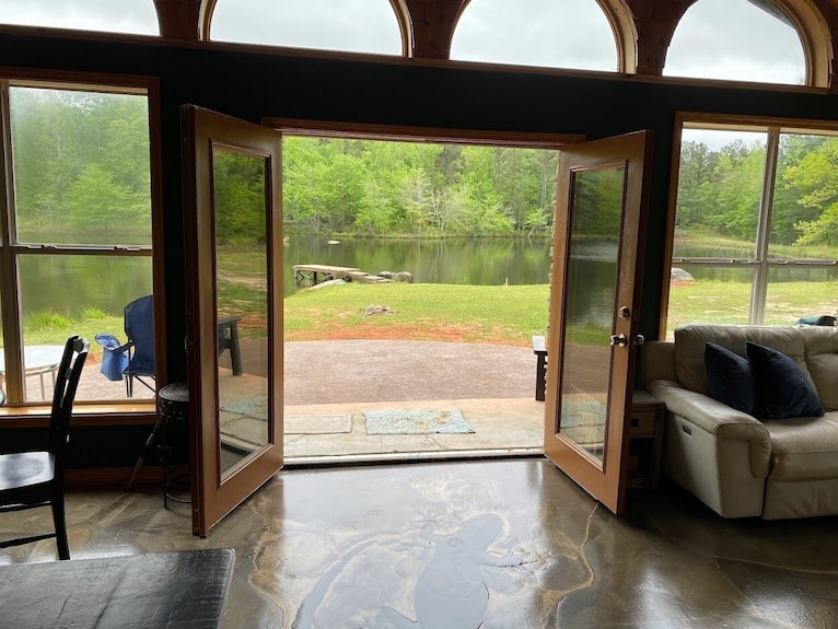 Lake House On Private Stocked Lake With Miles Of Trails And Horses! - Lake Oconee, GA