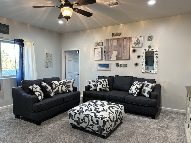 Quiet Custom Apartment With Separate Entry - 벅아이