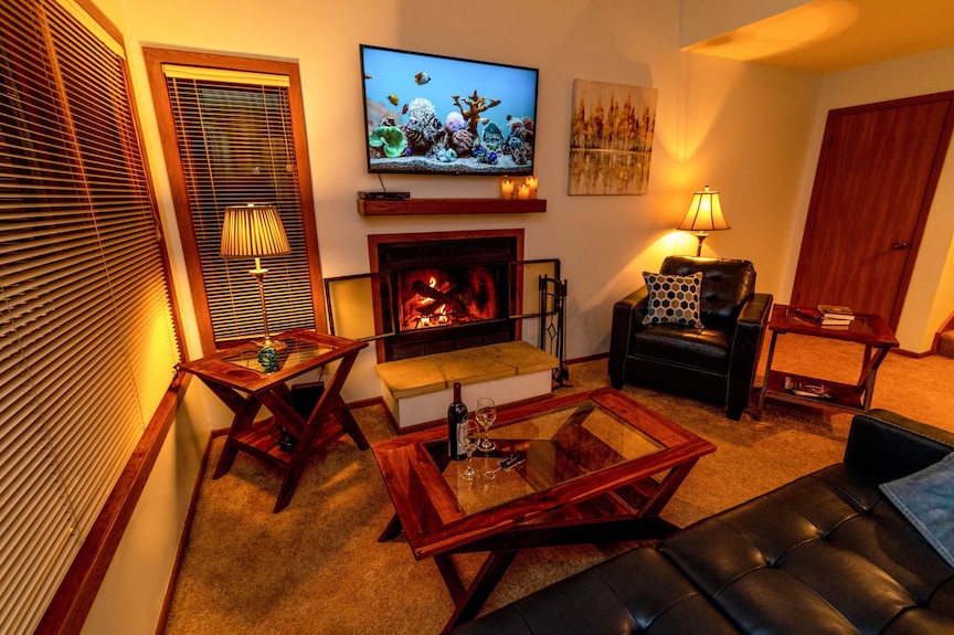 Snug Getaway, Near Resort, Owners' Club, Pool. Dog Friendly! - 일리노이