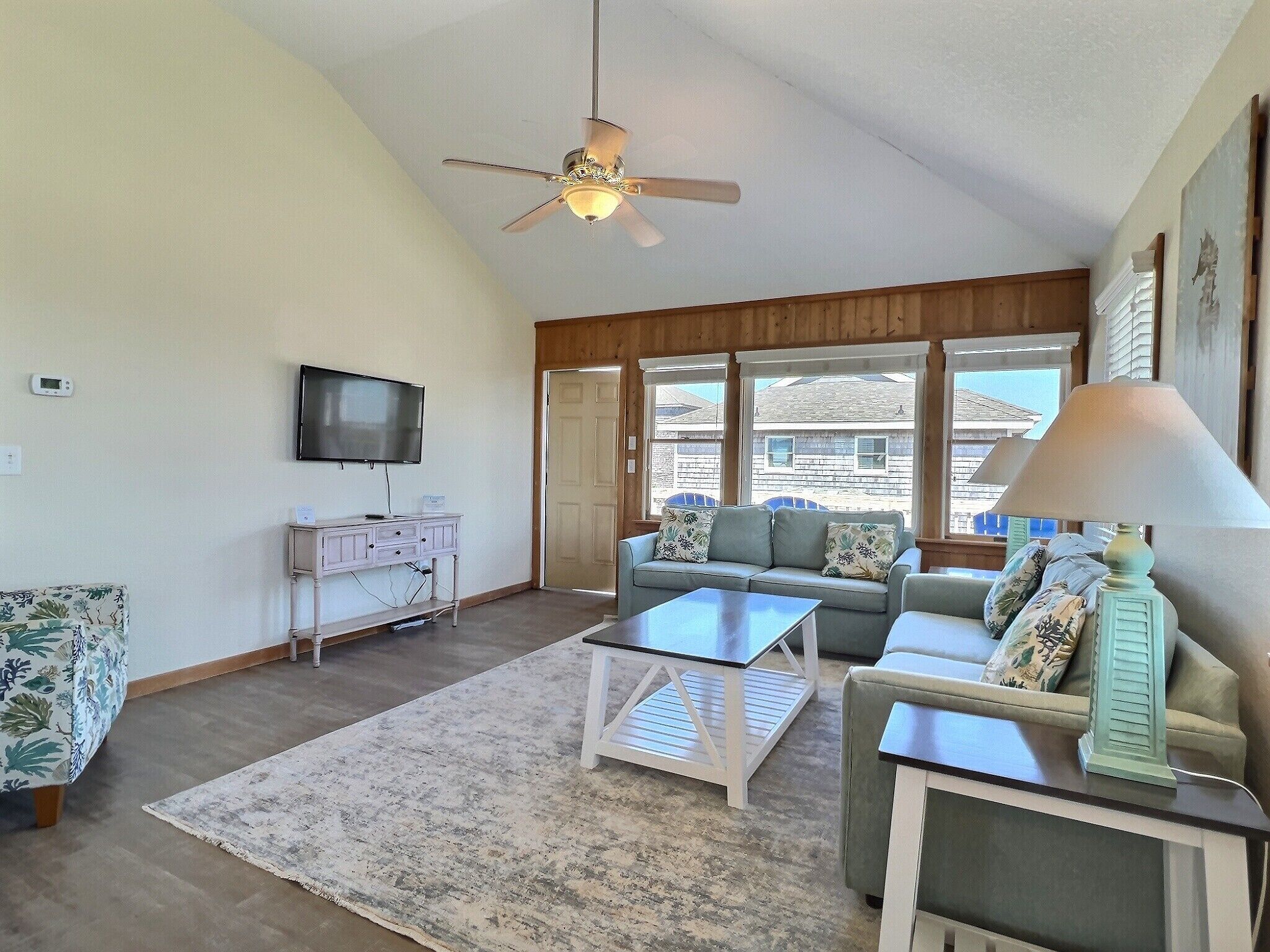 Sea Horse- Oceanside- Only A Short Walk To Beach- Community Pool & Spa - North Carolina