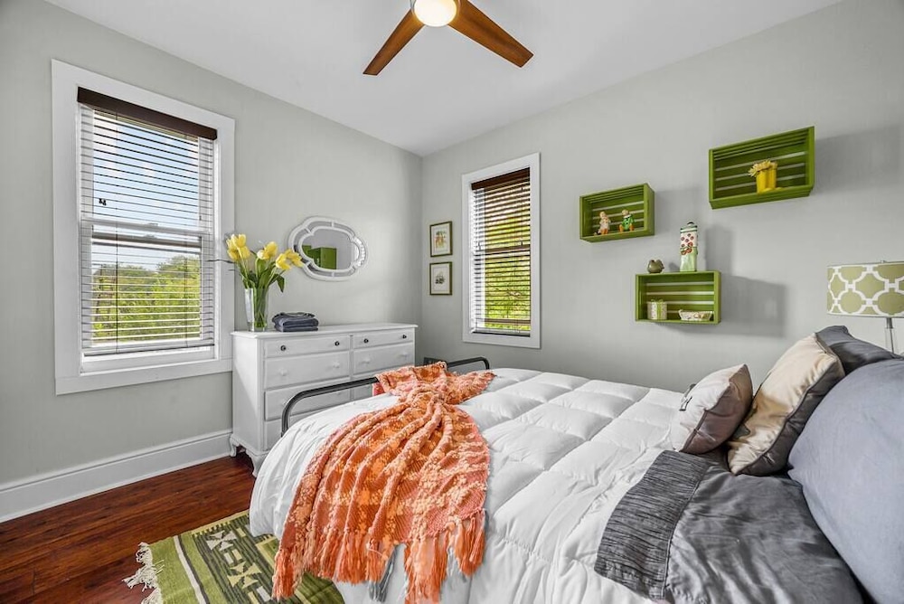 Spacious Family Home – Walk To Scenic Overlooks! - Pittsburgh, PA