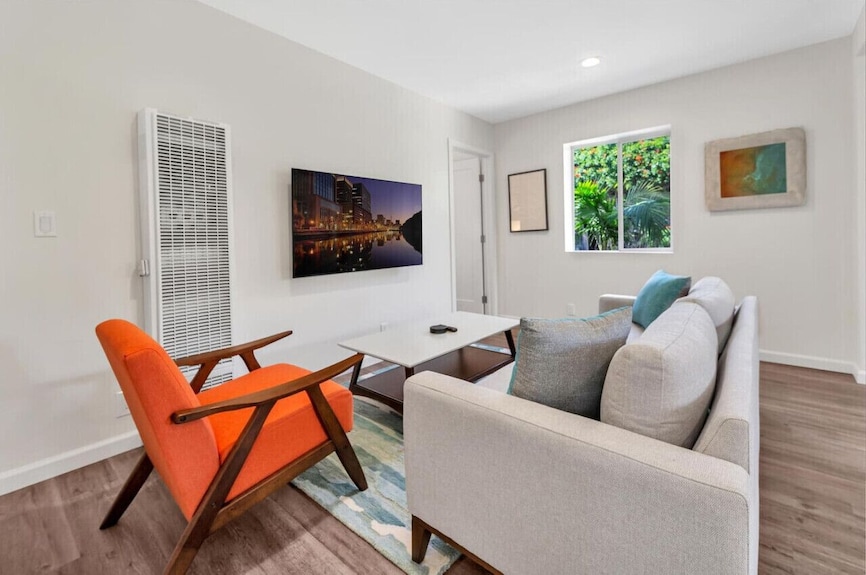 Comfortable Carlsbad 2br Beach Home Walk To Beach - Carlsbad, CA