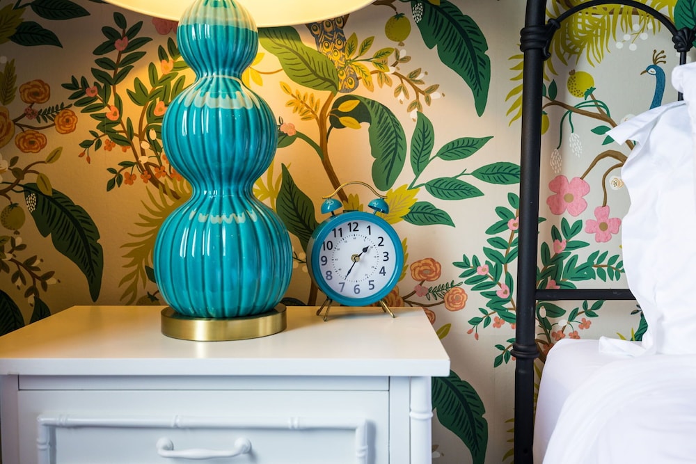 Stylish Suite Near Broadway | Riverfront | Sleeps 4 - Nashville, TN