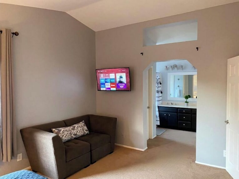 Spacious Home. Bbq Grill, Firepit & Pool Table - Lake Elsinore, CA