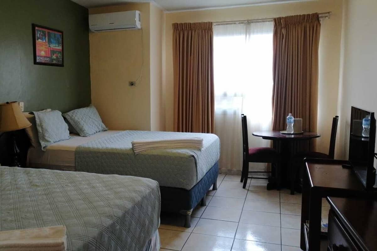 Edredões de penas, secretária, cortinas/cortinados opacos