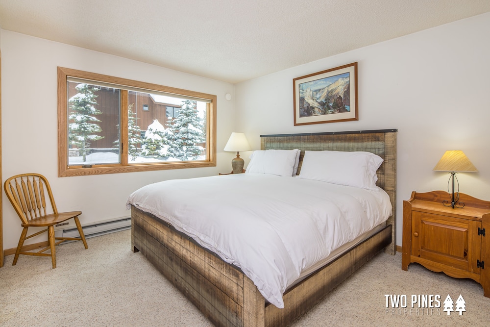 Deluxe Ski-in/out Home | Walking Distance To Resort | Cozy Fireplace - 빅 스카이