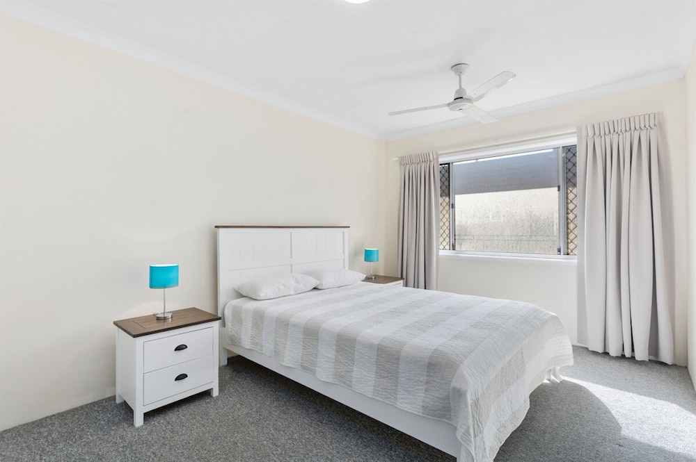 Miami, Walk over to Patrolled Beach - Gold Coast | Vrbo