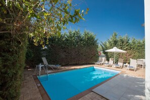 Vila, 3 quartos, piscina particular, vista para o jardim | Piscina | Piscina externa