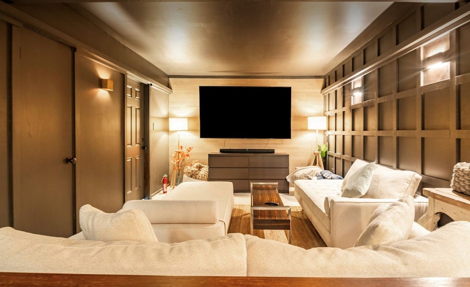 Icynew Ac. Luxury, Spa Bathroom, Movie Room, High-end Design, Fall Colors Oct - Harpers Ferry, WV