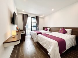 Quarto luxo | 1 quarto, frigobar, escrivaninha, Wi-Fi de cortesia