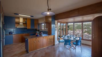 Villa, 4 quartos, piscina privativa, vista para o jardim | Cozinha privada