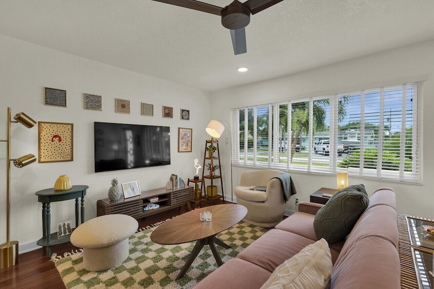 Chez Jasmin: Sunny Home & Hot Tub Minutes To Beach! - Lighthouse Point, FL