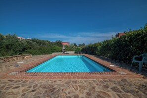 Piscina externa sazonal