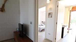 Casa, 2 quartos, sacada, vista para o jardim | Comodidades do quarto