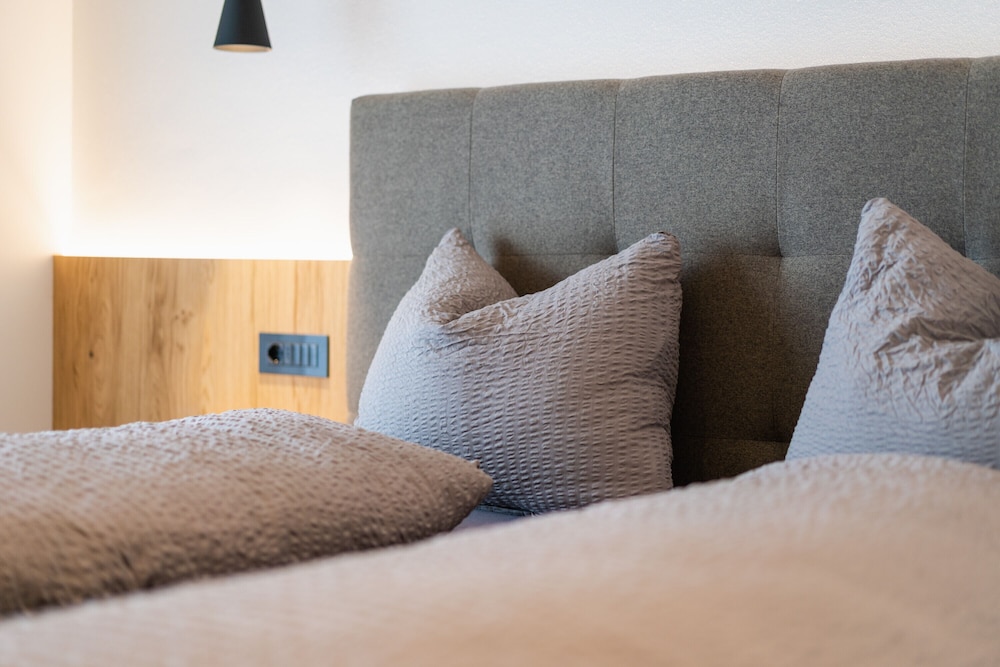 Ferienwohnung "Alpenrose Beim Lackl" Mit Bergblick & Wlan - Hafling